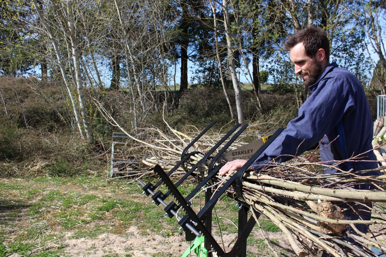 Fagoteuse - Manual compression for your hedge trimmings and vine shoots