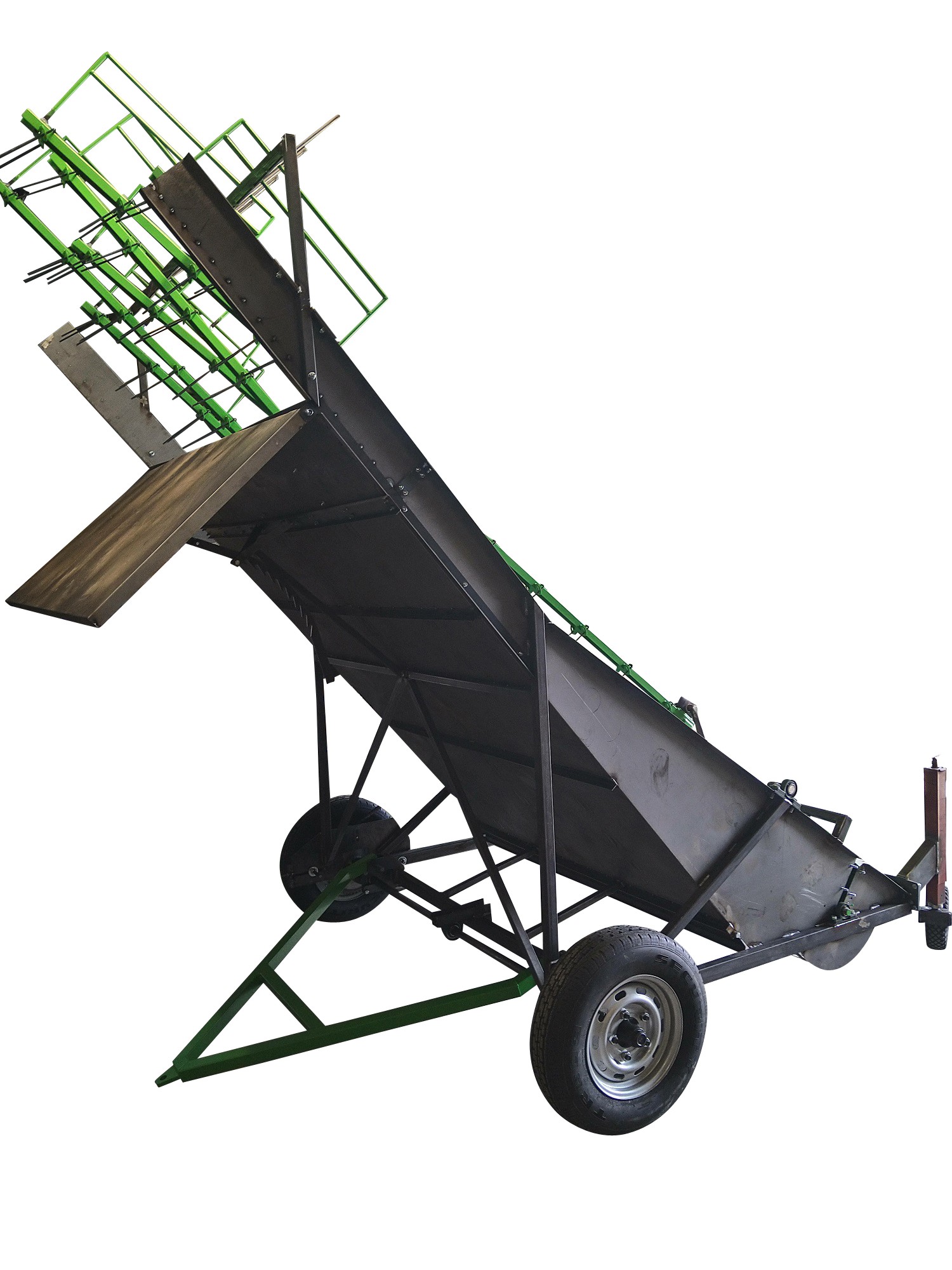 Self-loading forage harvester